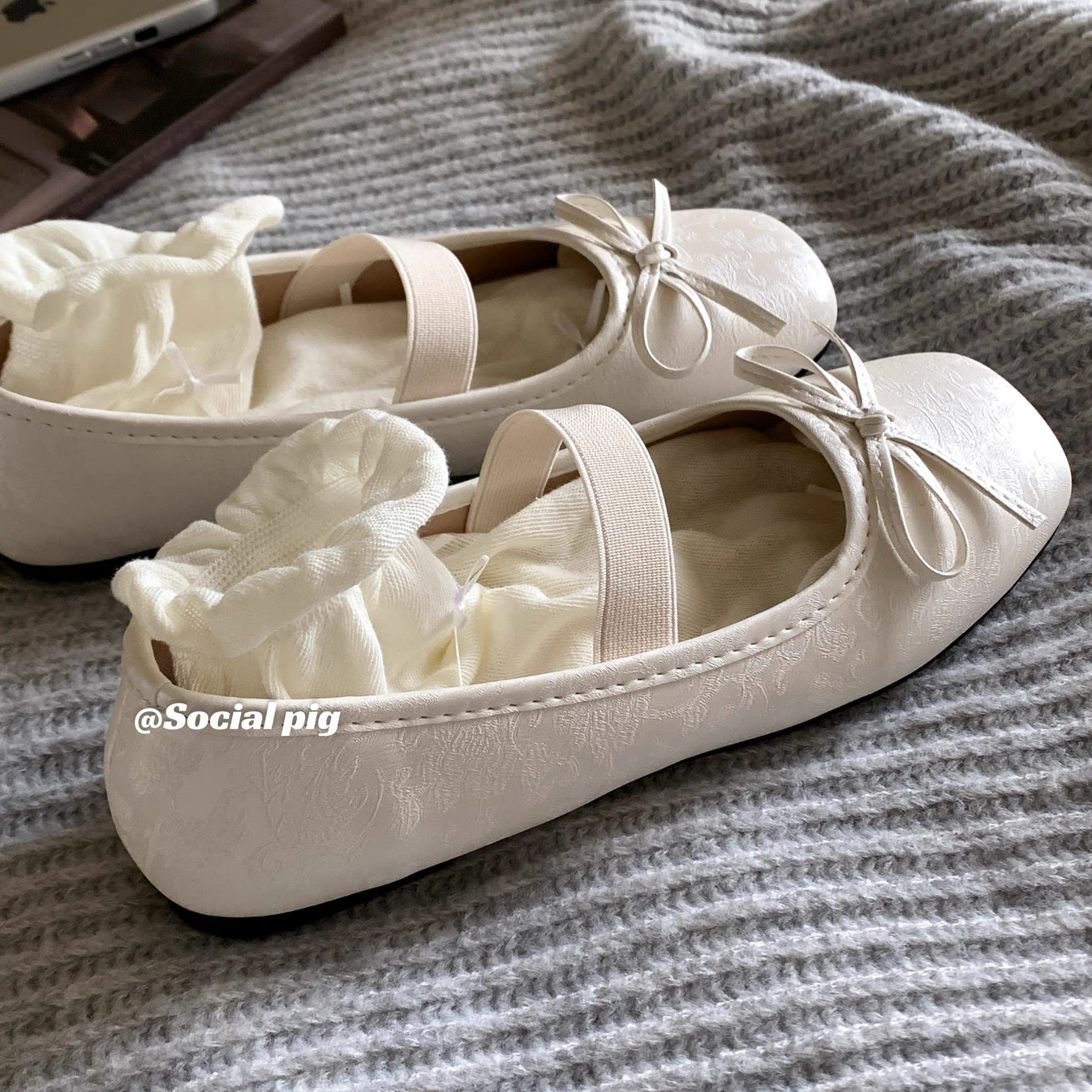 Gentle and elegant evening style! Fairy-like flat shoes for women, spr ...