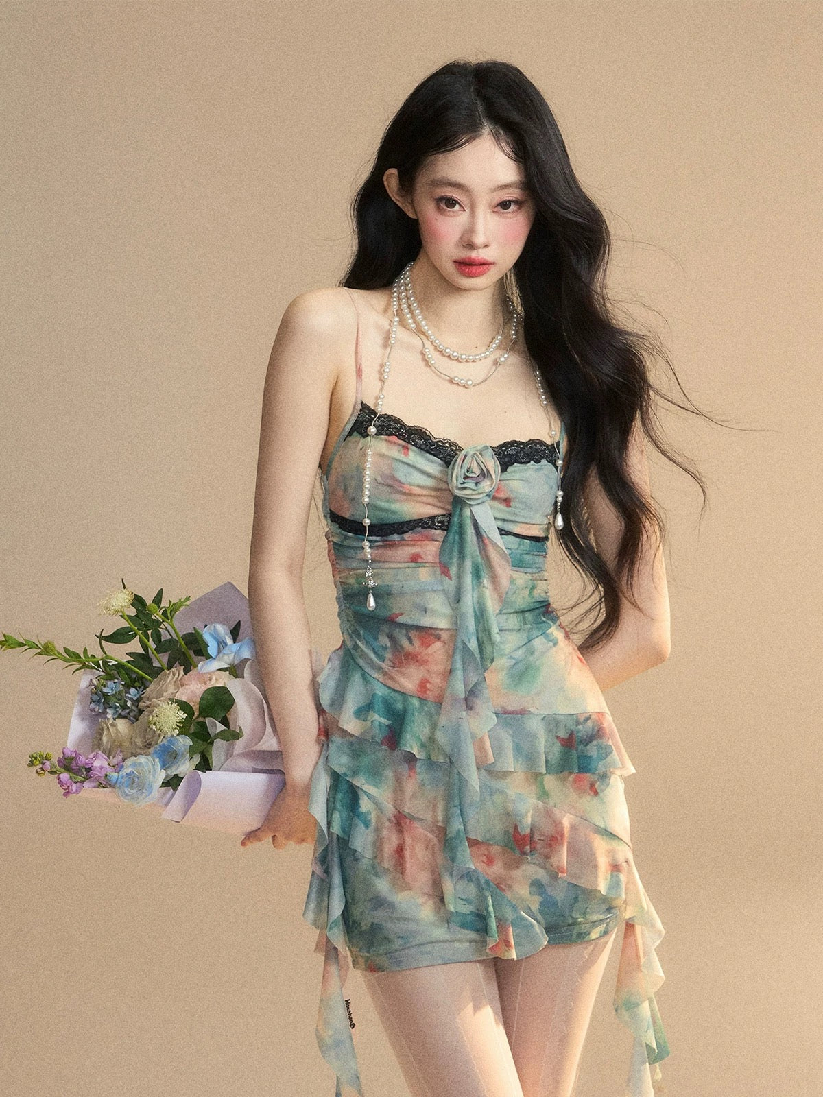 Shao Ye Yan Chun Ye Hua Xin French lace floral halter neck suspender d ...
